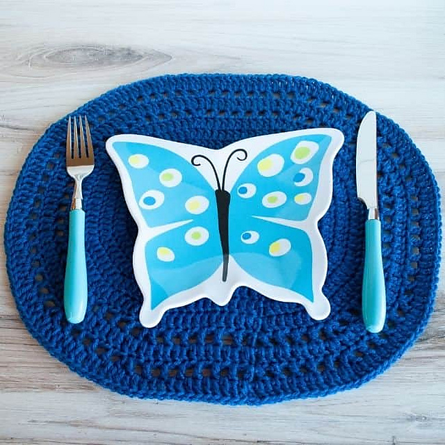 Ravelry: Oval Placemat pattern by Suzanne Carlson