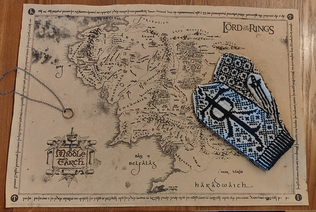 Ravelry: J.R.R. Tolkien Mittens pattern by Tami Lin