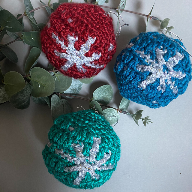 Ravelry: Snowflake Bauble pattern by Concrete Gems