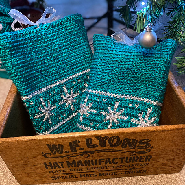 Ravelry: Snowflake Book Cover pattern by Concrete Gems