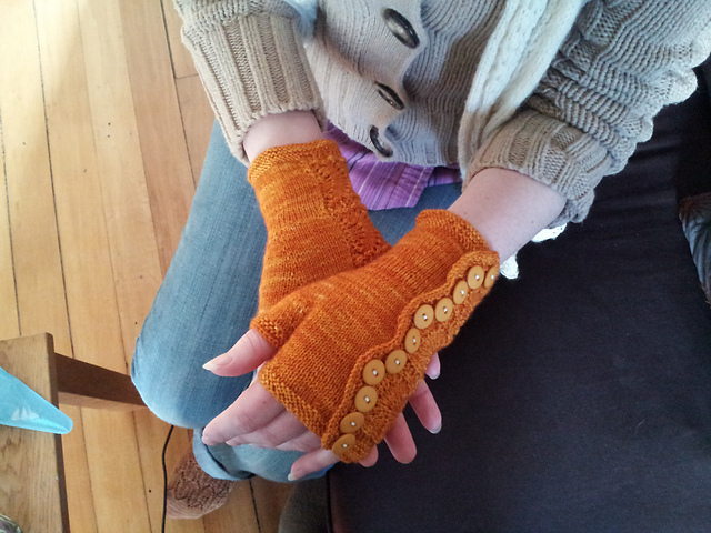 Ravelry: contrahdancah's More Spatterdash Wristers!