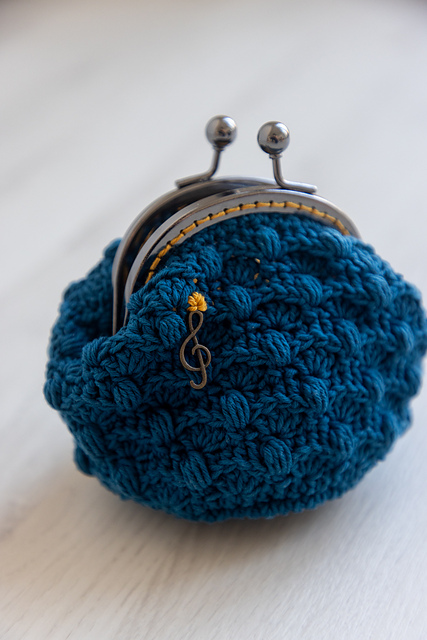 Ravelry: C Moll Coin Purse pattern by Olga Shalaeva