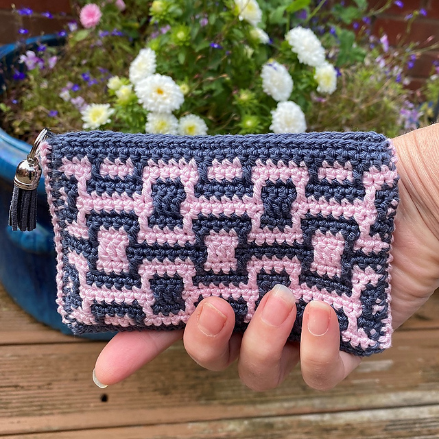 Ravelry: Retro Purse pattern by Carol Ibbetson