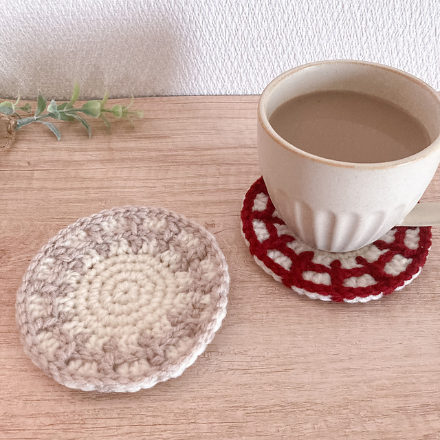 Ravelry: Checkered coaster pattern by Tomoko Hori