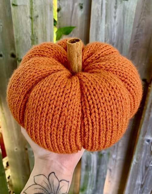 Ravelry: Easy Knit Pumpkin pattern by cozythreads canada