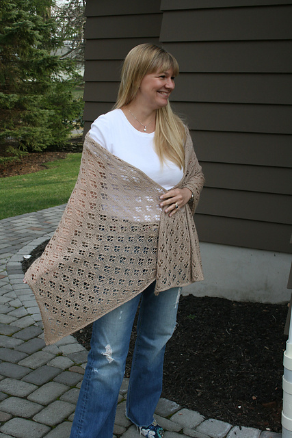 Ravelry: Laura pattern by Christine Olson