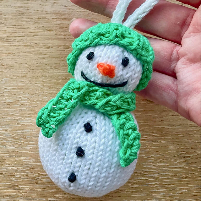 Ravelry: Easy Knit Mini Snowman pattern by Janine Dalton