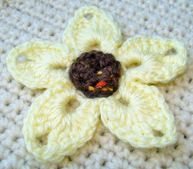 Ravelry: Yellow Daisy pattern by Esther Leavitt