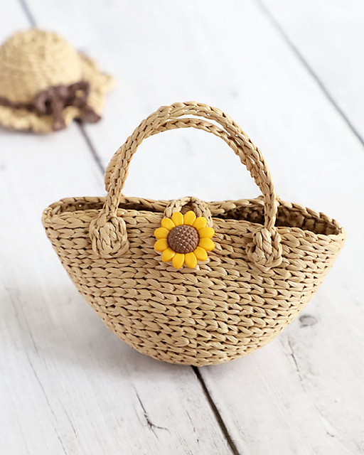 Ravelry: Mini Straw Tote pattern by Joanne Loh