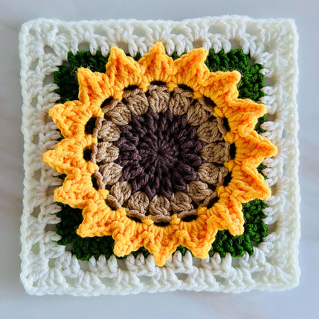Ravelry: 3D Sunflower Granny Square pattern by Sammi Zheng