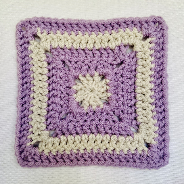 Ravelry: Seamless Solid Granny Square pattern by Sammi Zheng