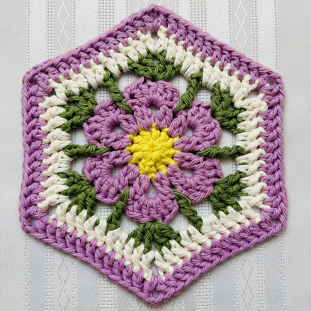 Ravelry: Flower Granny Hexagon pattern by Sammi Zheng