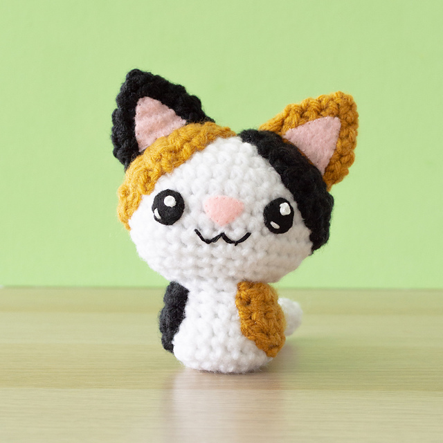 Ravelry: Crocheted Calico Kitty Amigurumi pattern by Lisa Eberhart