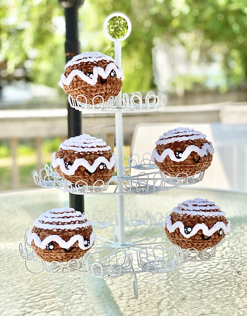 Ravelry: Amigurumi Cinnamon Roll pattern by Crafty Kitty Crochet