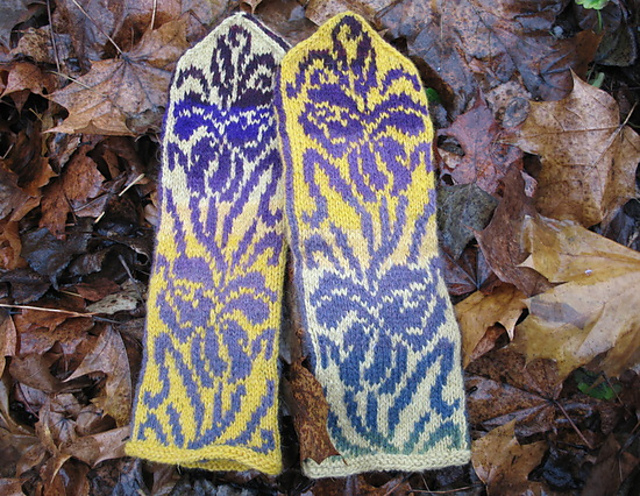 Ravelry: Irises Mittens pattern by Natalia Moreva