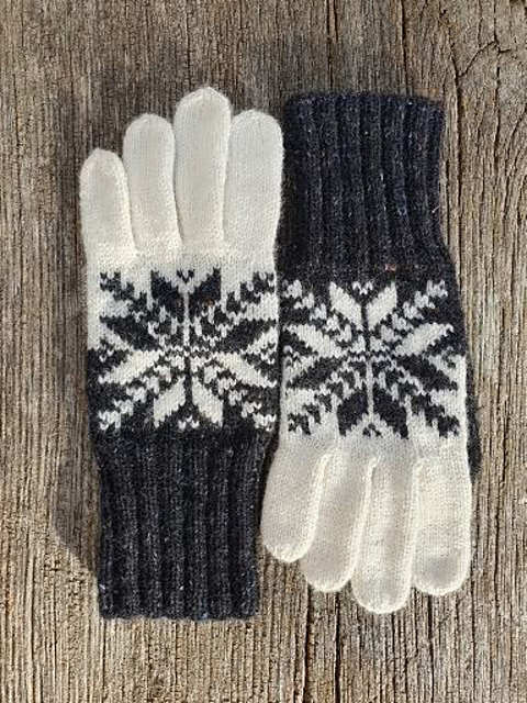 Ravelry: Mirror Star Gloves pattern by Simone Urban