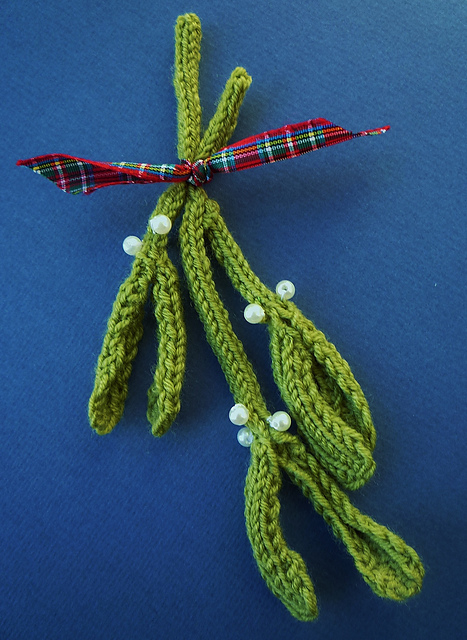 Ravelry: Christmas Mistletoe pattern by Ali Hogg