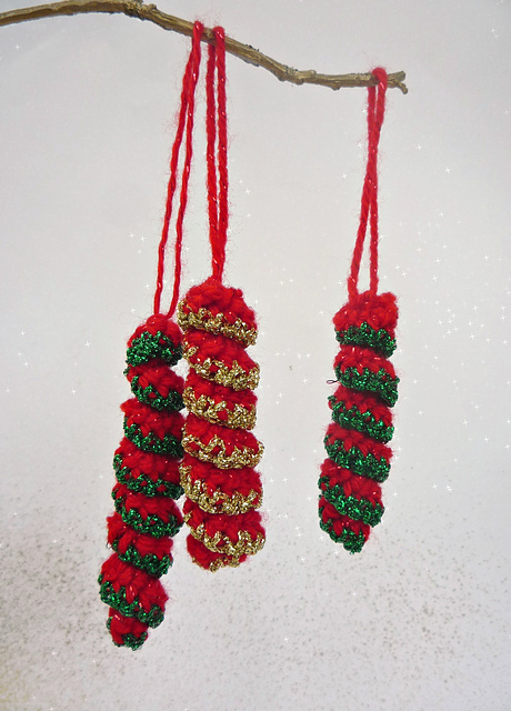 Ravelry: Christmas Twirly Curly Tree Decoration pattern by Ali Hogg