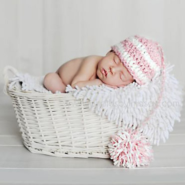 Ravelry: Puff Ball Beanie Photo Prop pattern by Danyel Pink