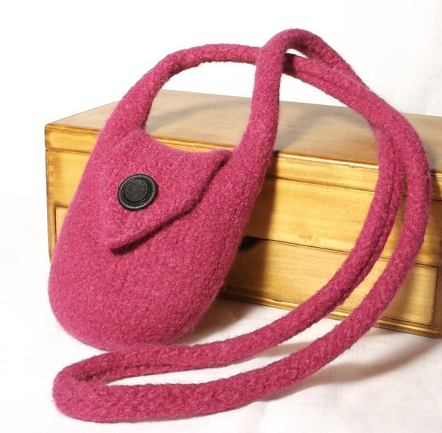 Ravelry: Laila Felt shoulder Bag pattern by Claire Fairall Designs