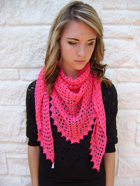 Ravelry: creativedesign's Easy Triangle Scarf