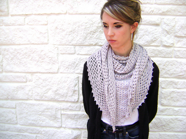 Ravelry: creativedesign's Easy Triangle Scarf