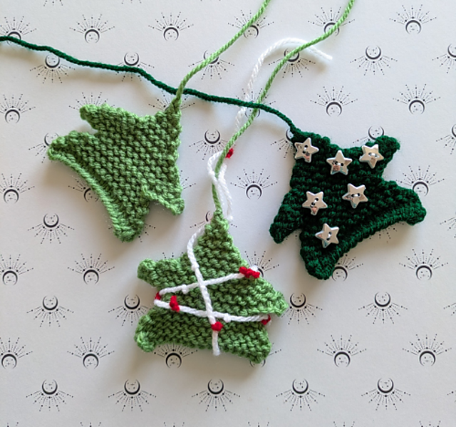 Ravelry: Knitted Tree Star Tags pattern by creative neats