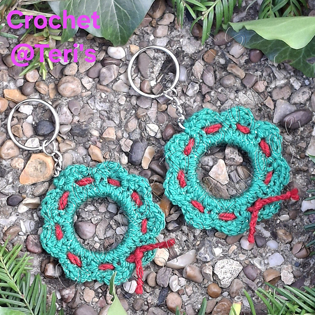 Ravelry: Christmas Wreath Keychains pattern by Crochet at Teri's