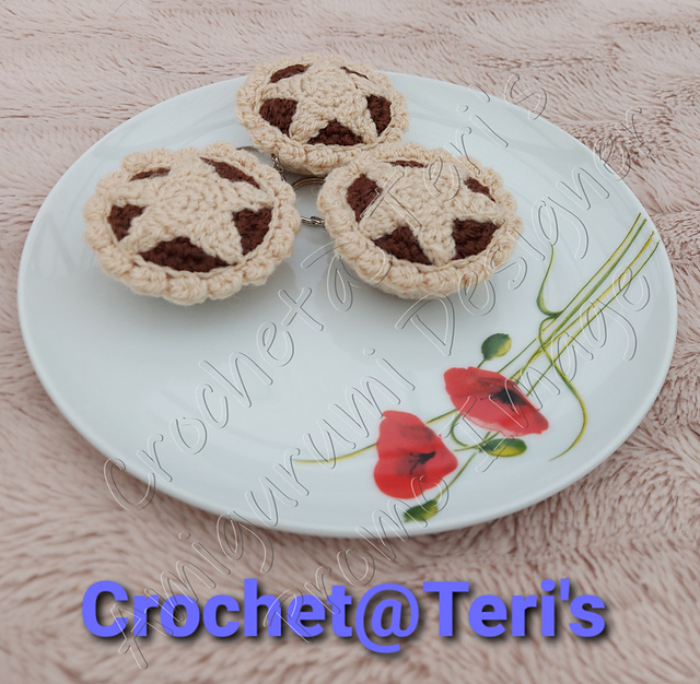 Ravelry: Mince Pie Keychains pattern by Crochet at Teri's