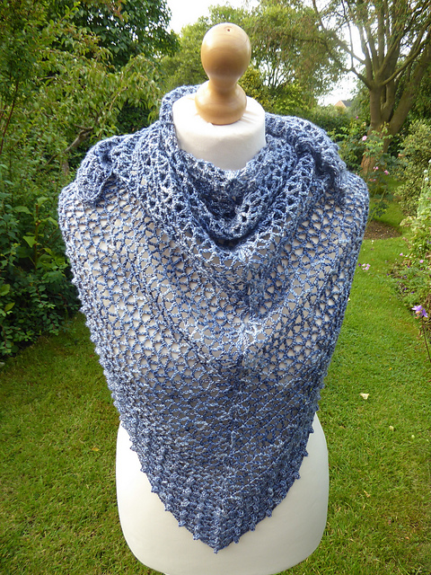 Ravelry: Samara pattern by Pauline Fitzpatrick