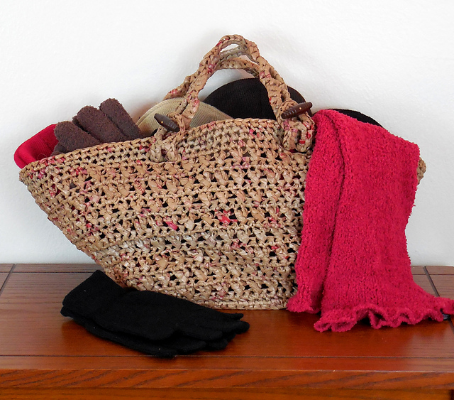 Ravelry: Pay-it-Forward Oval Basket pattern by Kathryn A. Clark