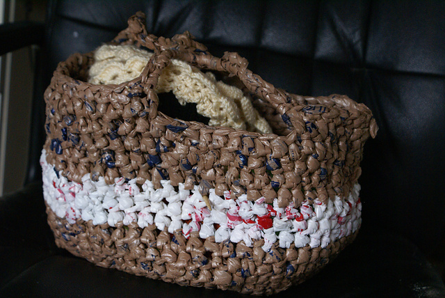 Ravelry: Round Plastic Bag Tote pattern by Marlo D. Cairns