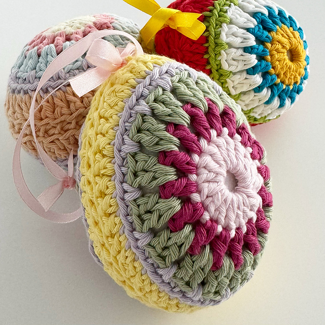Ravelry: Daisy Crochet Egg pattern by Karen Tate