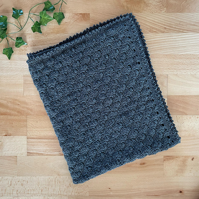 Ravelry: Snugglepuff Baby Blanket pattern by Louise A Jensen