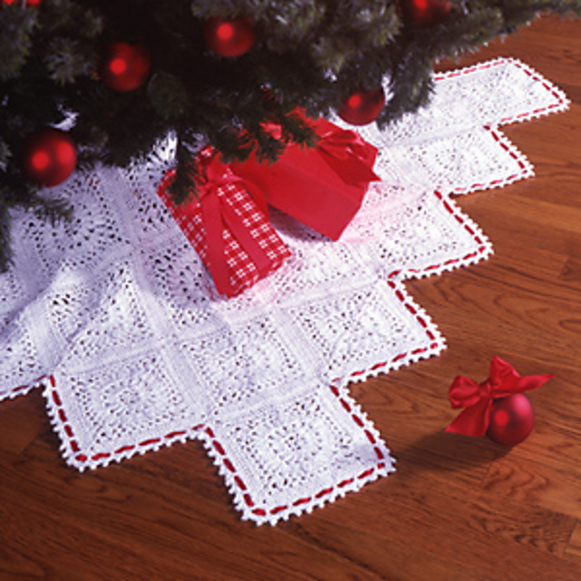 Ravelry: Traditional Elegance Tree Skirt pattern by Kim Guzman