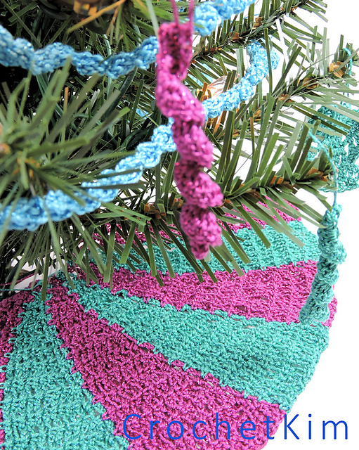 Ravelry: Carousel Mini Tree Skirt pattern by Kim Guzman