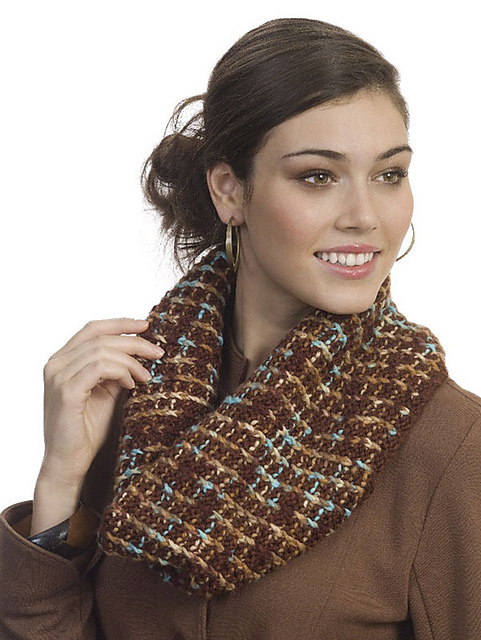 Ravelry: Slip 'n a Twist Cowl pattern by Karen Drouin