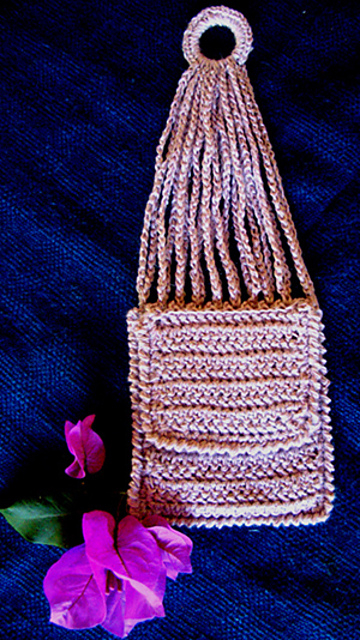 Ravelry: 1st Anniversary Miser Purse pattern by Gwen Blakley Kinsler