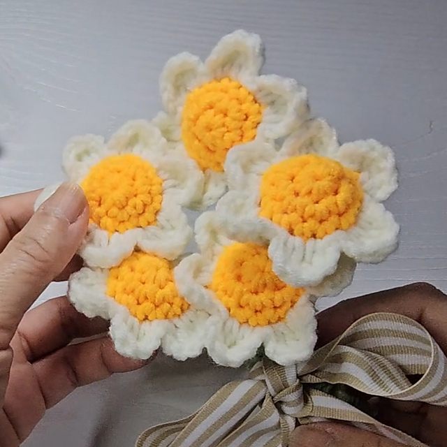 Ravelry: Daisy Flower pattern by Crochet Musings