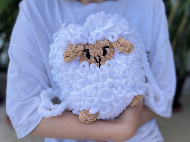 Ravelry: Baby Sheep Backpack pattern by Olesia Kirmasova