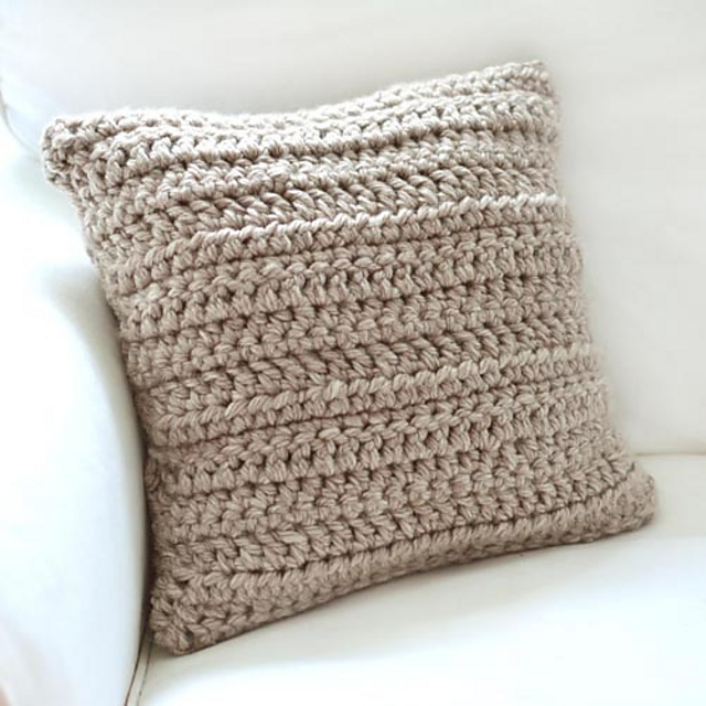 Ravelry: Chunky Pillow Cover pattern by Rachel Choi
