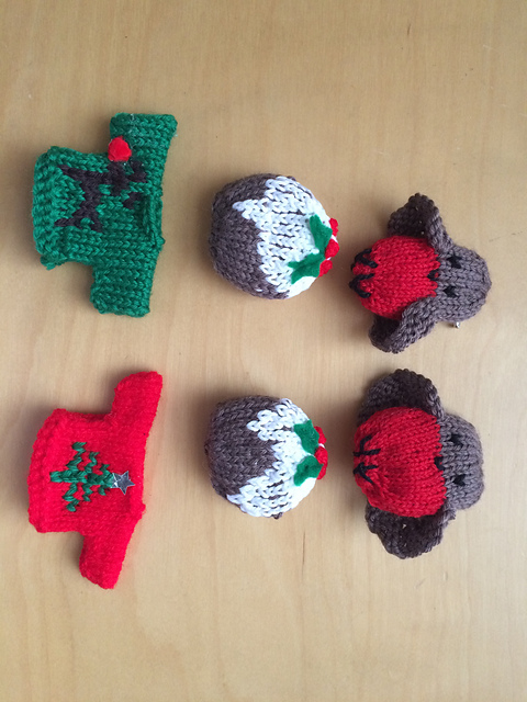 Ravelry: Mini Mrs Beeton Xmas pudding pattern by Crisp Knit