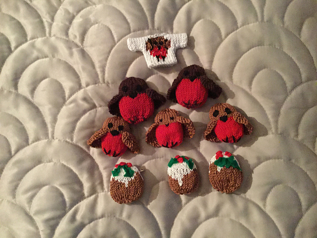 Ravelry: Mini Robbie the Xmas robin pattern by Crisp Knit