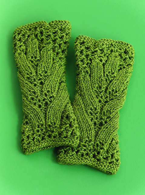 Ravelry: #46 Leaf-Lace Gauntlets pattern by Jacqueline van Dillen