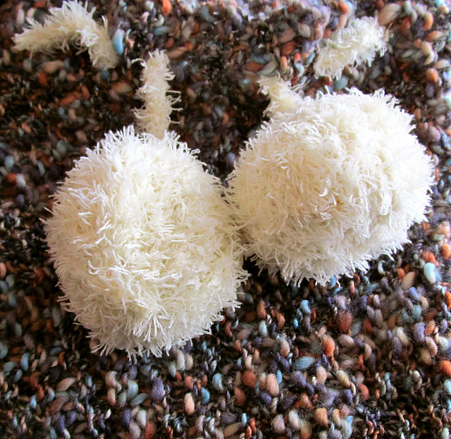 Ravelry: Knitted Pom poms pattern by Cynthia Brumpton