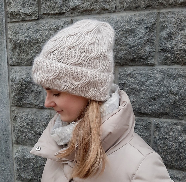Ravelry: Curly Hat pattern by Valentina Grishina