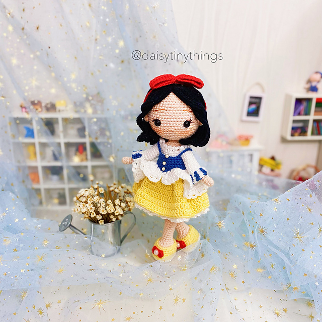 Ravelry: Snow White pattern by Daisytinythings