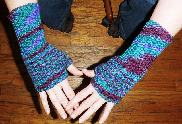 Ravelry: Raven Wings Gauntlets pattern by Sivia Harding