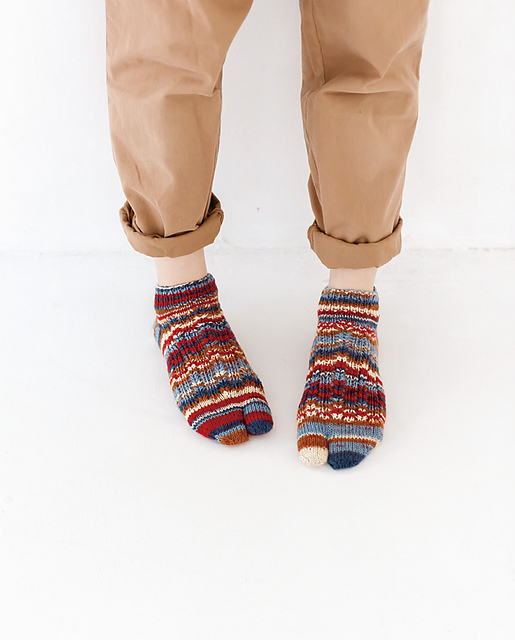 Ravelry: 215ss-18 Tabi Socks pattern by Pierrot (Gosyo Co., Ltd)
