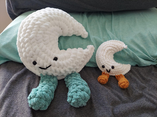 Ravelry: Amusable Moon (Jellycat) pattern by Danny Grimes